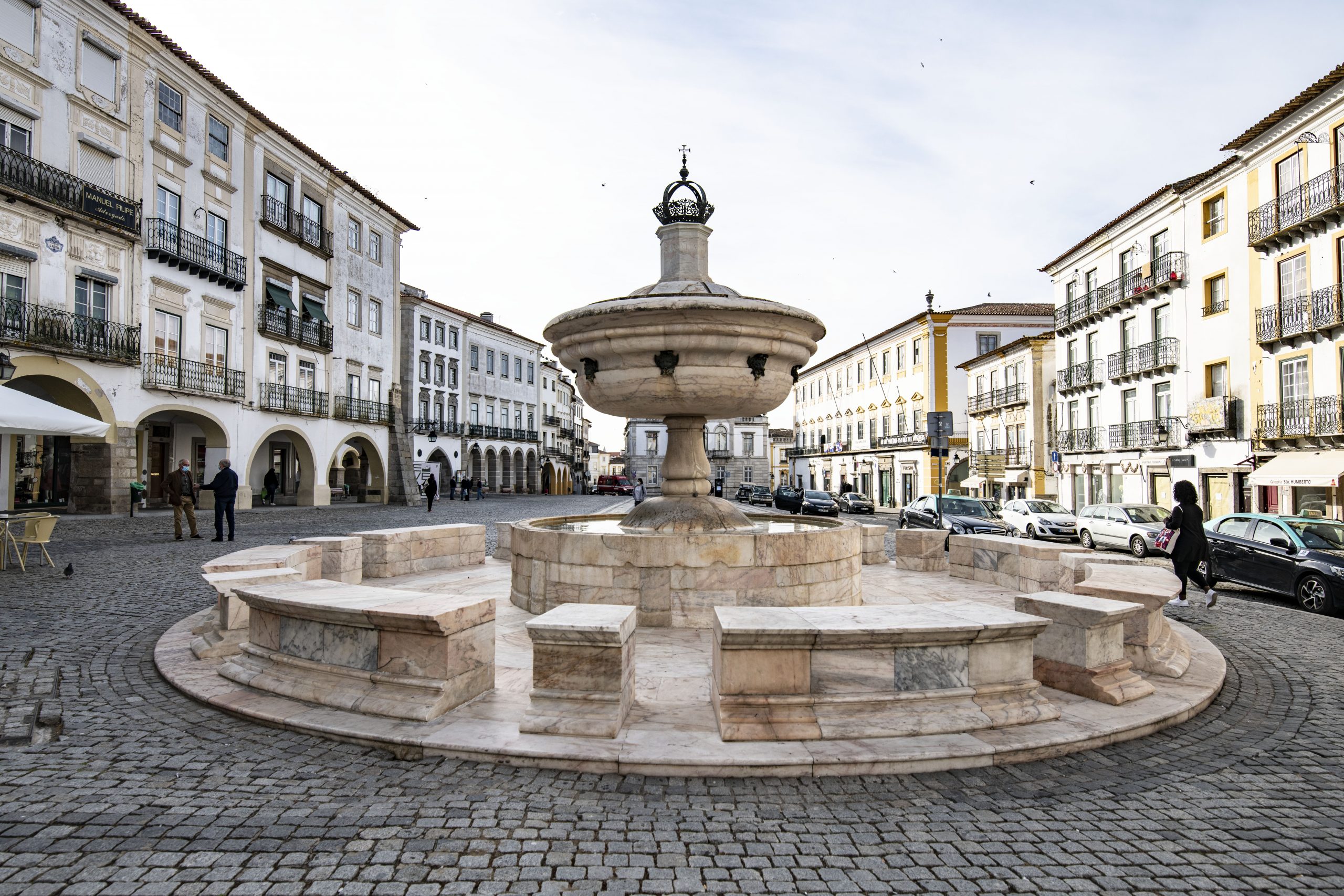 Chafariz da Praça do Giraldo - Portal Institucional