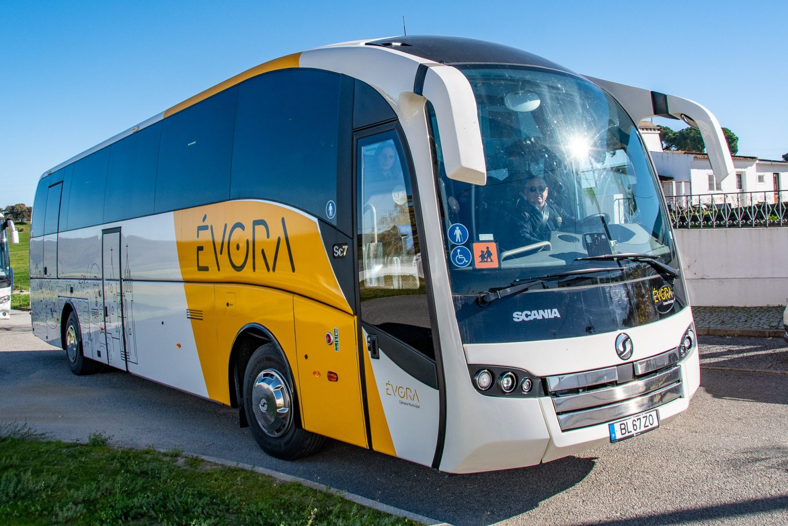 CÂMARA ADQUIRIU MAIS UM AUTOCARRO DE PASSAGEIROS - Portal Institucional